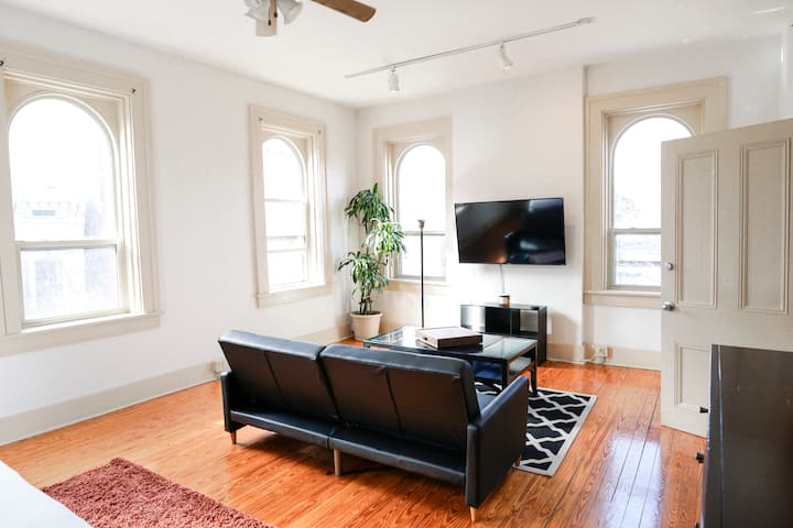 Perfect Location In Otr/fully Equipped/king Bed - Cincinnati, OH