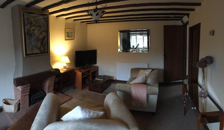2 Bell Cottage, Home From Home Close To The Nec - Guernsey