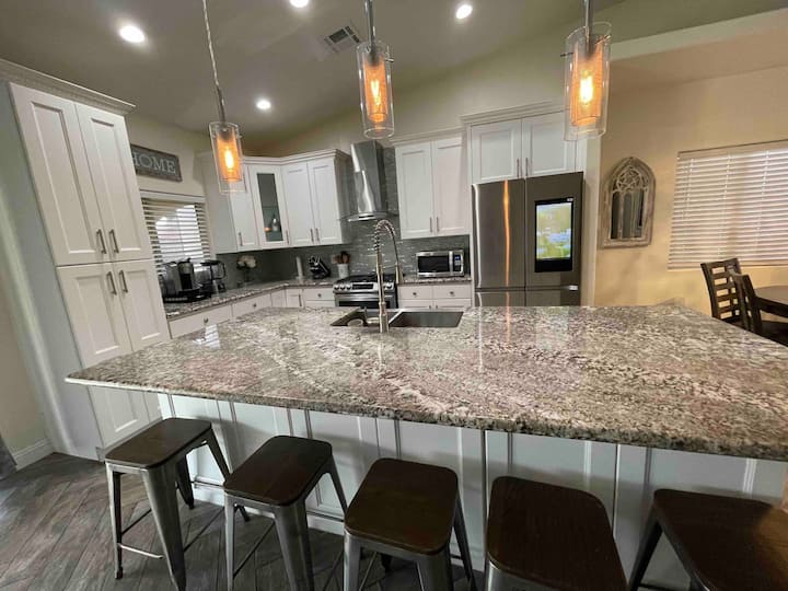 Spacious Home Near Coachella And Stagecoach Fest - Indio, CA