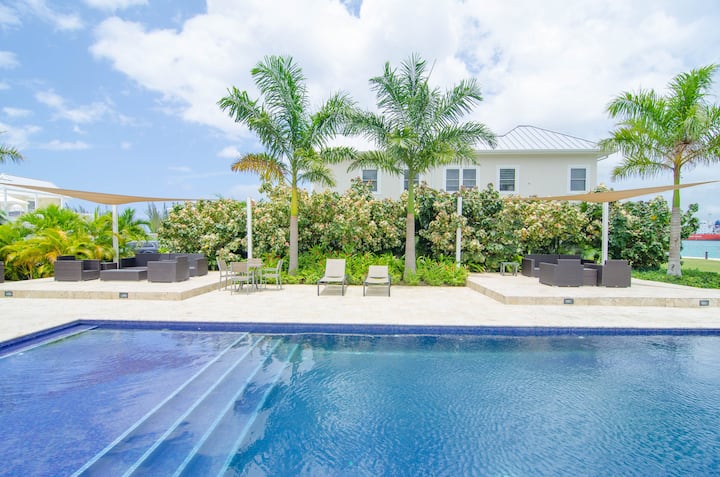 2br Townhouse W/ Pool, Gym & Beach Access - Montego Bay
