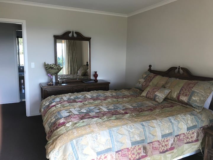 Mountain Views! B’n B Queen Bed & Private Bath - Fairlie