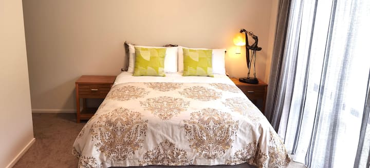 North Facing Queen Room With Ensuite - Dunedin