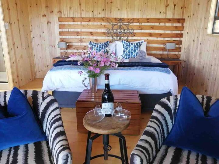 Blue Heron Loft Off Grid Wooden Cabin - Fouriesburg
