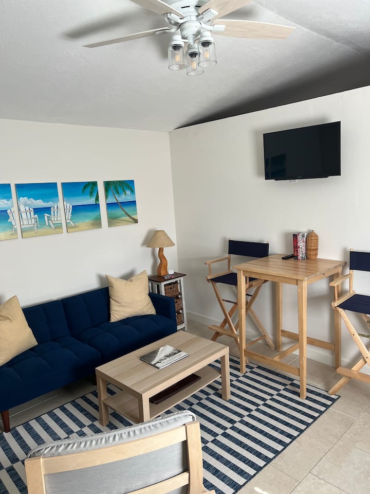 Romantic Couples Cottage In Downtown Delray - Delray Beach, FL