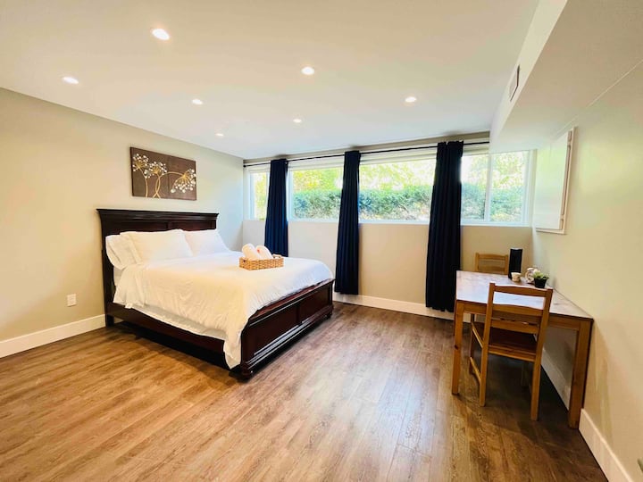 Elegant Home Near Ferry & Tsawwassen Mills - Ladner