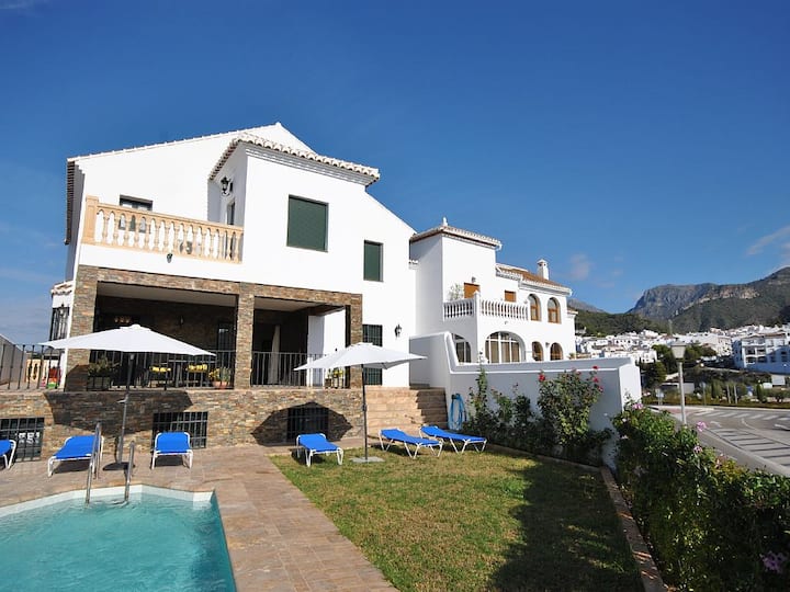 Lujoso Chalet En Frigiliana Con Jardín Y Piscina. - Andalousie