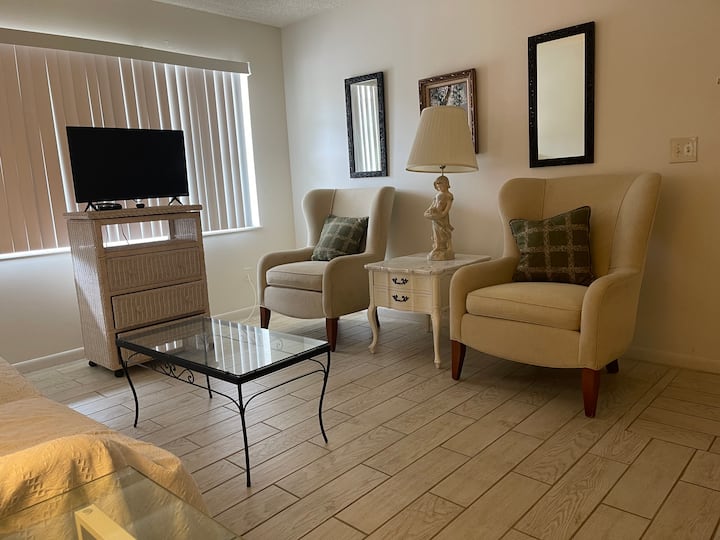 2 Bedrooms Apt, Small Pet Ok! - Vero Beach, FL