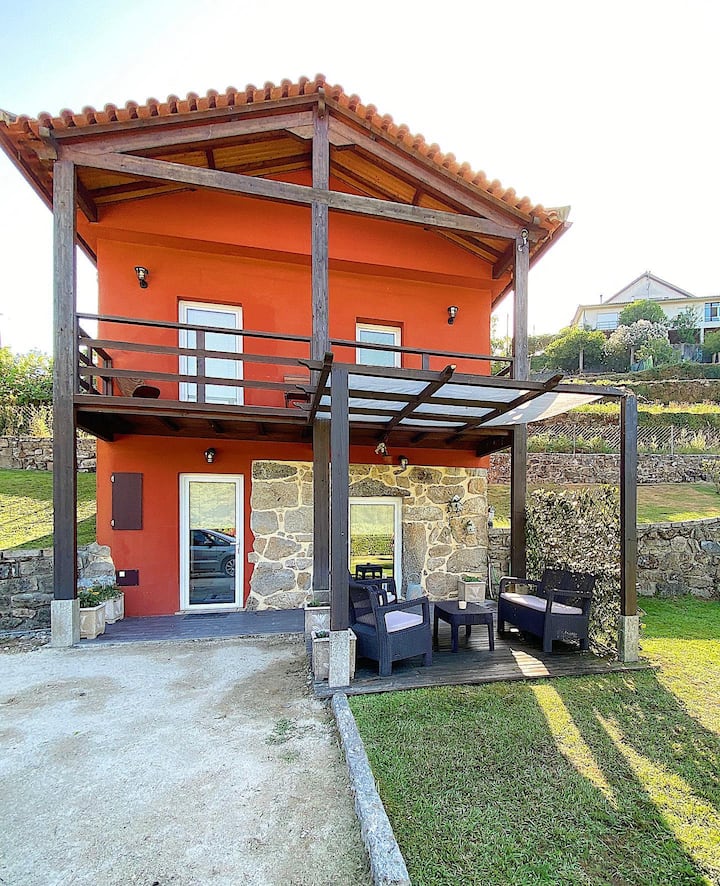 Casinhas Do Campo-casa De Pedra - Sá