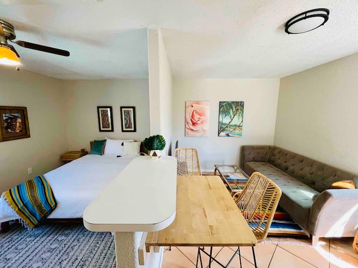 Cozy Pet-friendly Ob Studio + Patio + 1mi To Beach - Belmont Park, San Diego