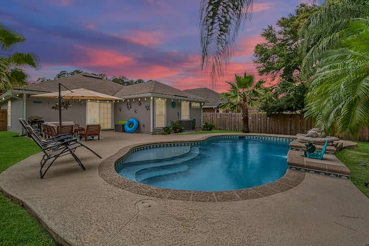 Private Pool Home • Quiet • Near Beaches & Dining - Jacksonville, FL