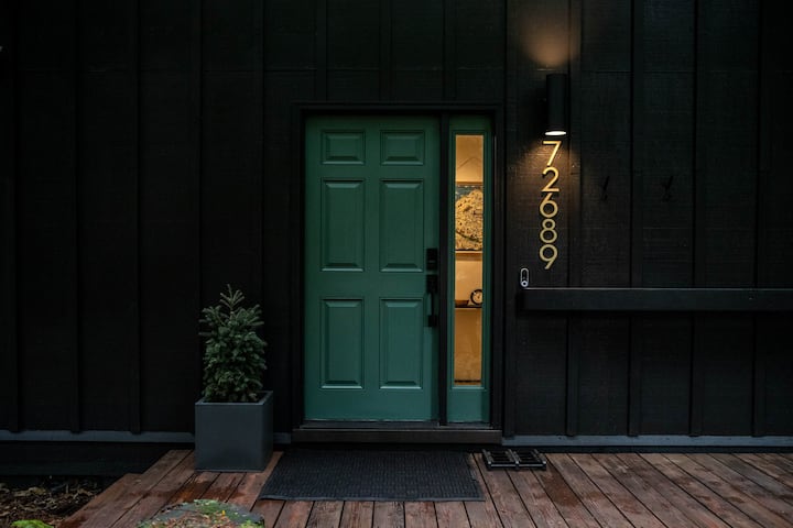 Hood Hideaway - Modern Mt Hood Home - Lost Lake, OR
