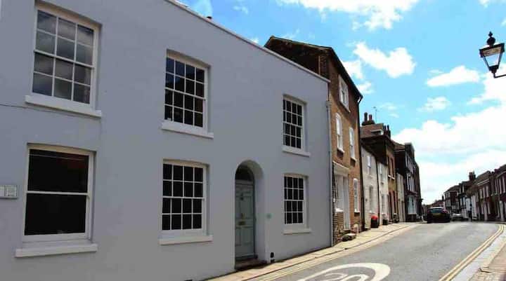 Traditional Georgian House In Sandwich - Deal