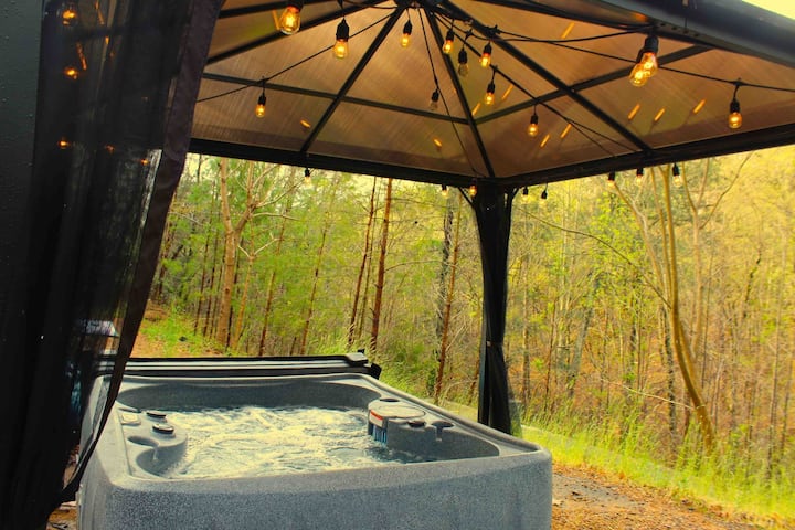 Fall Getaway~ Hottub, Firepit, ~Games, Kayak, Lake - Pigeon Forge