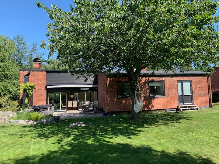 A Villa With Jacuzzi Close To Sea And Nature - Lidingö