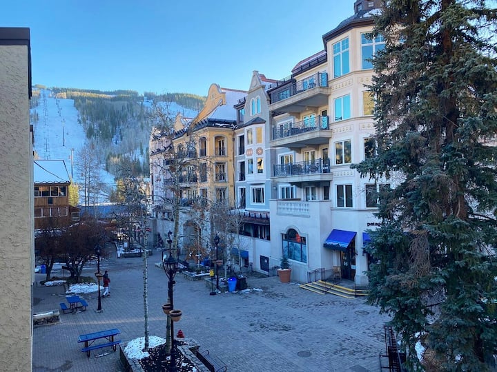 200 Ft. To Gondola! Parking/balcony/fireplace/view - Vail, CO