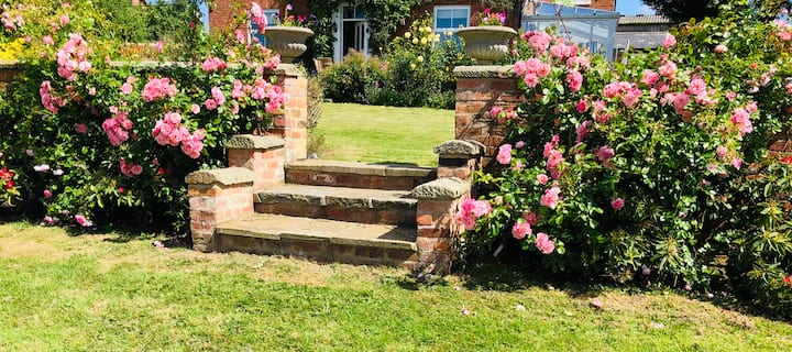 Beautiful Design 5 Bedroom House For Rural Escape - Whitchurch