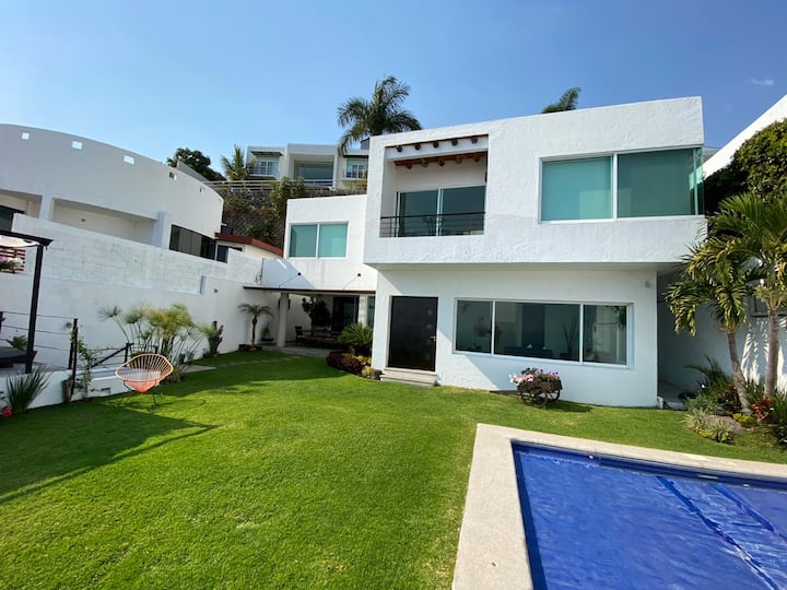 Bonita Casa En Cuernavaca Con Vista Panorámica - Cuernavaca