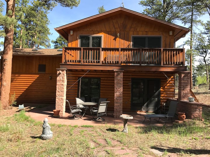Lower Studio Apartment - Estes Park, CO