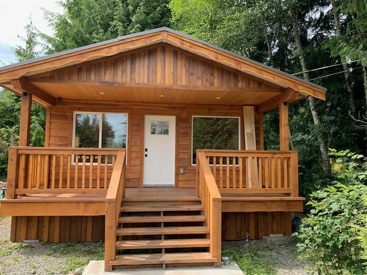 Pacific Rim Cedar Cabin (Live Edge Cedar, Deck) - Vancouver Island