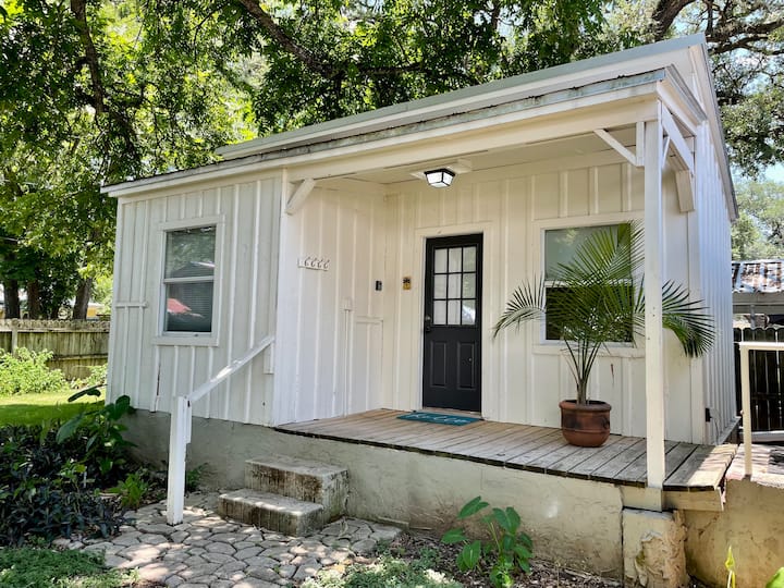 Quaint, Cozy Cottage In Historic Downtown - Colorado, TX