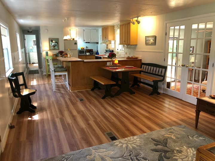Rena's Place - Bright, Sunny, Getaway - Wilmington, NC