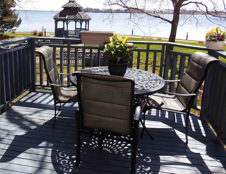 Waterfront Townhouse For Rent - Kingston