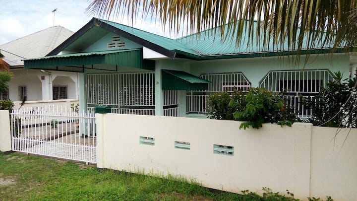 Huize Jelano ( Paramaribo, Villapark Uitvlugt Ii) - Suriname