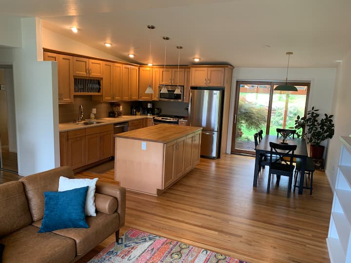 Gorge Adventure Base Camp With Large Yard - Hood River, OR