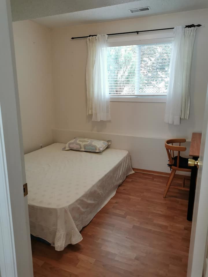 Nice And Quiet Neighbourhood With Mountain View - Penticton