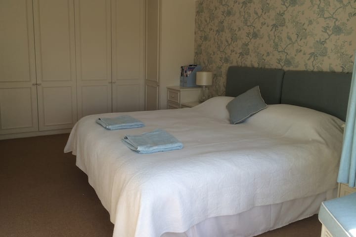 Luxury Double Bedroom - Lulworth Cove