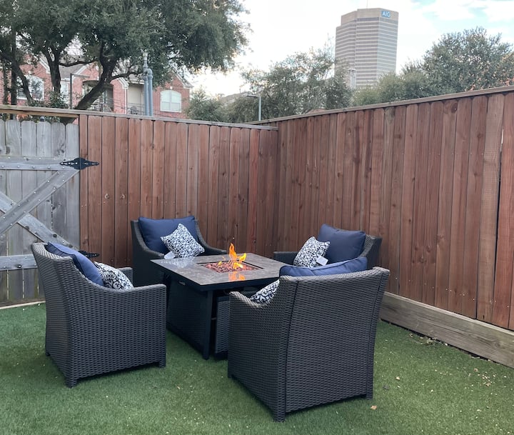 Montrose 3 Bedroom 3.5 Bath 3 Level Tv In All Room - Houston, TX