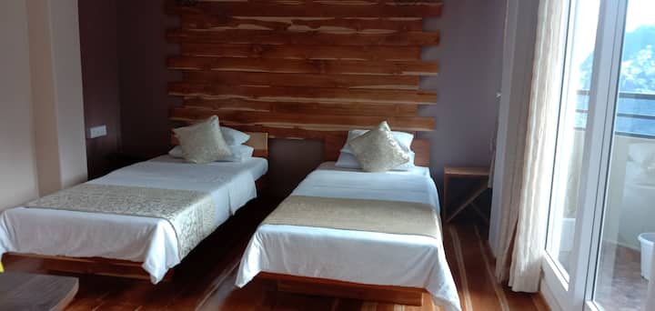 Zobawm Homestay Deluxe Room. - アイザウル