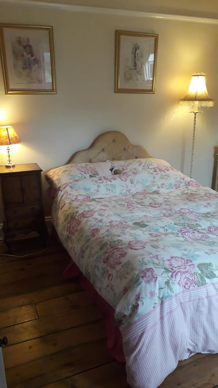 Victorian Terrace House And Parking - Bridport