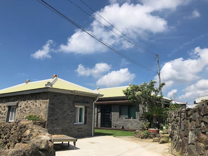 ‘정감’ 제주 한림 동명리 독채 펜션(돌집, 협재해수욕장 근접, 한림공원, 커플가족여행) - Corea del Sur