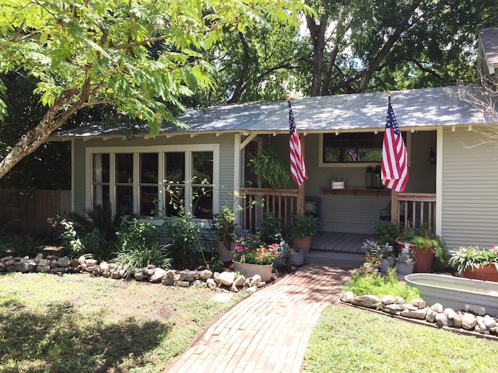 Antler Inn - Monthly Discounts Available - San Antonio, TX