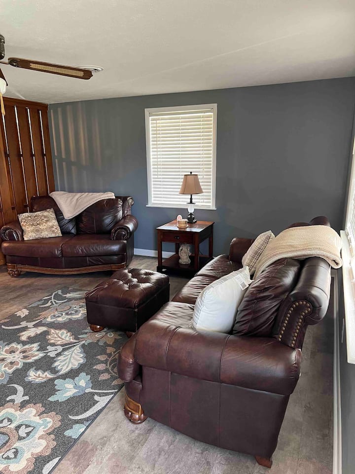 Country Cove-traveling Professional - Pembroke, NC