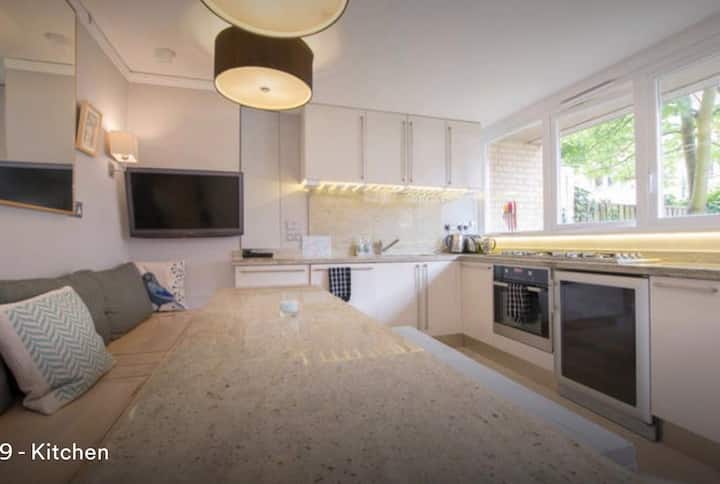 Central Quiet Chic Townhouse By Shops + Transport - London