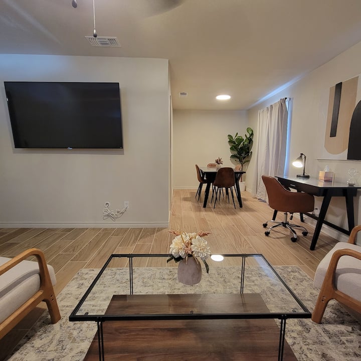 Hidden Tech Beauty | King | Extremely Close To Ttu - Lubbock, TX