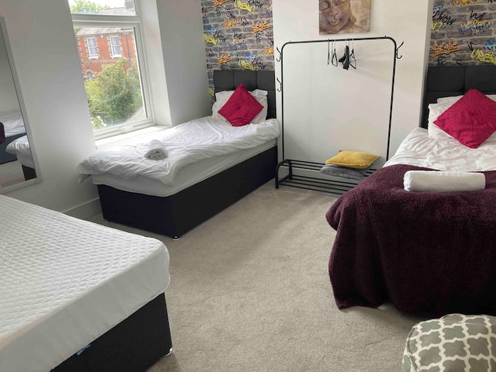Wolverhampton Central / Spacious / 6 Bed - Wolverhampton