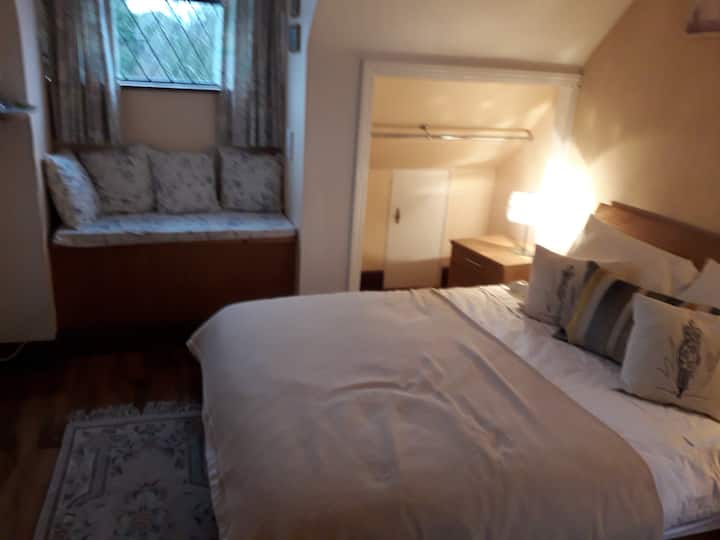 Upstairs Double Ensuite Rm4 - Limerick