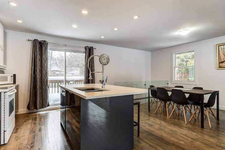 Big Bungalow **4 Bdr** Pierrefond Near Rem - モントリオール