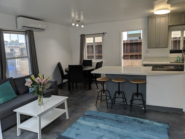 1/2 Block To Beach & Quick Walk To Downtown Ob. - San Diego