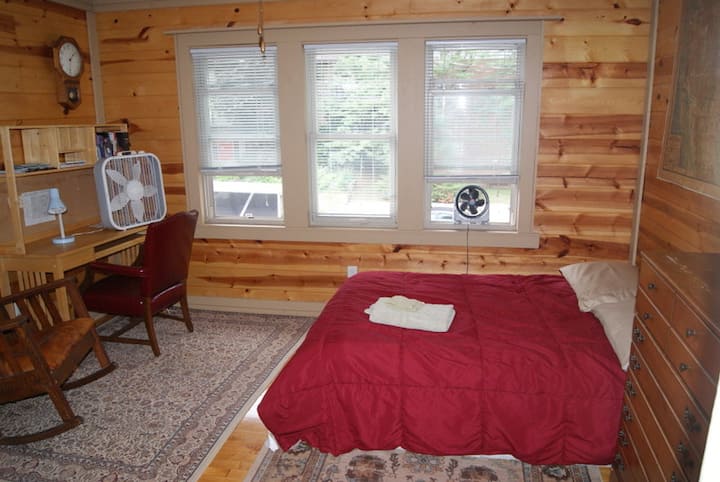 Near Eastside - North Bedroom - Madison