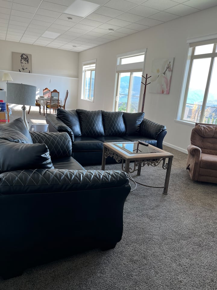 2 Bedroom +Den Lakeview Suite In West Kelowna - West Kelowna