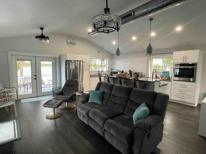 Updated Lake Home With Hot Tub And Pet Friendly - Fort McCoy, WI