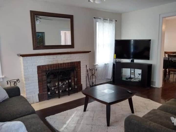 Beautiful Clean Updated Home - Omaha, NE
