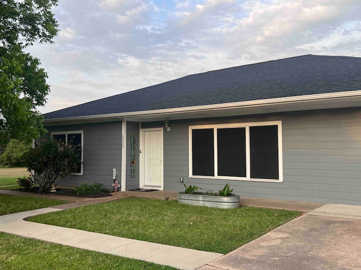 Entire Home - 3 Bedrooms - Pet Friendly - Bryan, TX
