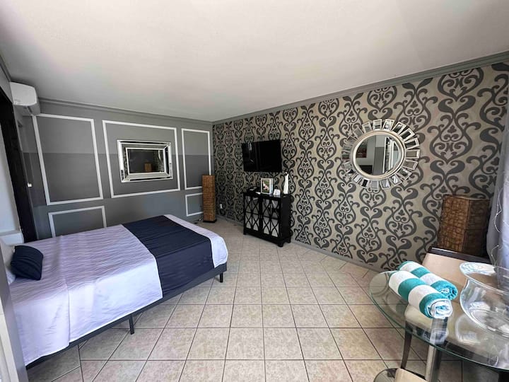 12 - Studio Suite W/kitchen - Sleeps 2 - Palm Springs, CA