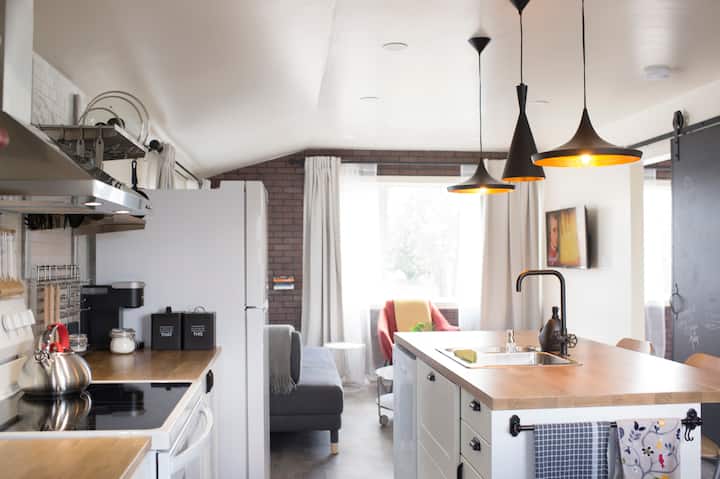Beautiful Loft Near 124 St And Close To Downtown - Edmonton
