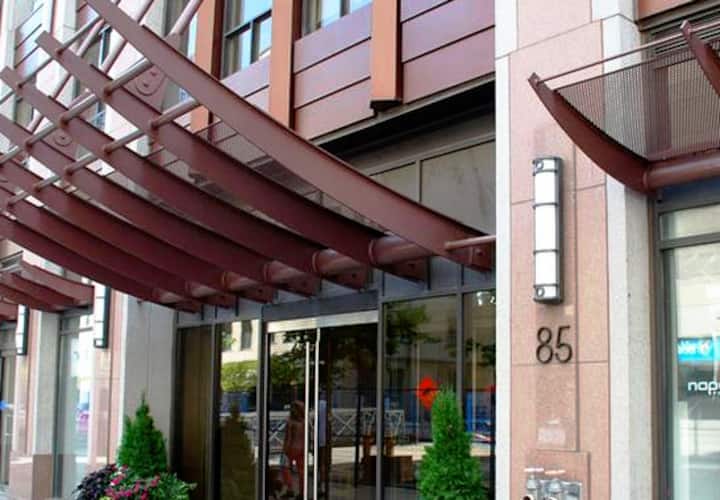 A Quiet Downtown Condo Right On The Subway - Toronto, ON